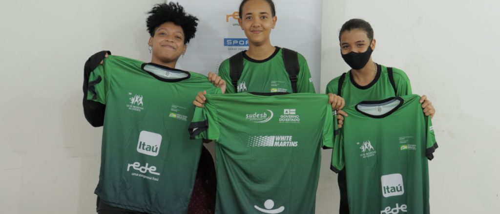 De Peito Aberto realiza entrega de uniformes em Contagem De Peito Aberto realiza entrega de uniformes em Contagem