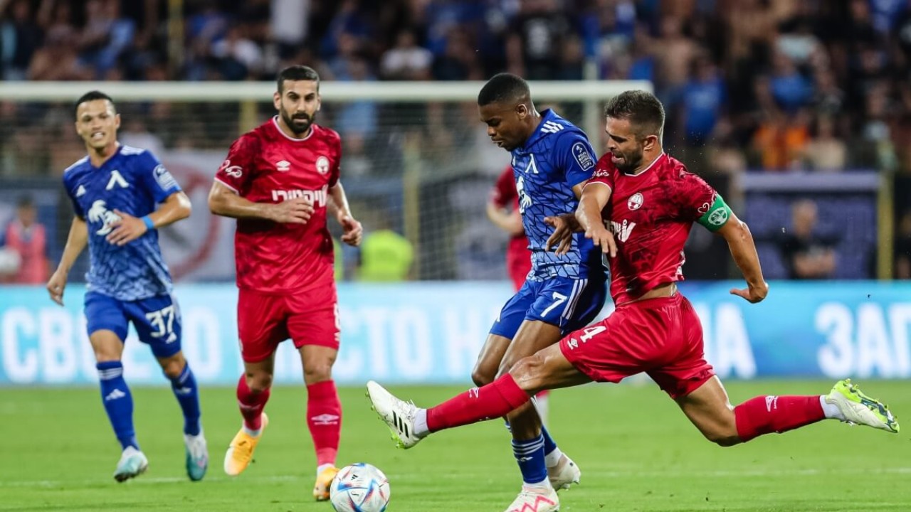 Brasileiro marca nos acréscimos e classifica Levski Sofia - Esportes Mais